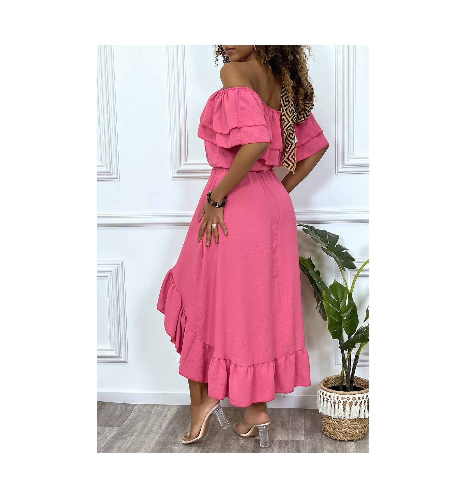 Robe fuchsia fluide à volants et col bardot Magnifique robe longue