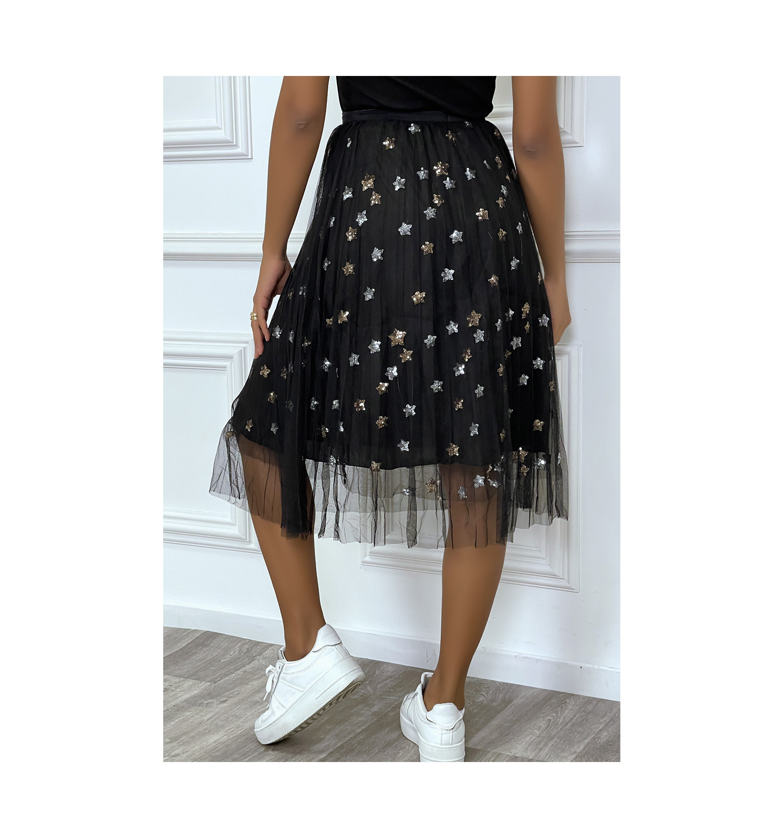 Zwarte rok gevoerd met tule met sterren met lovertjes