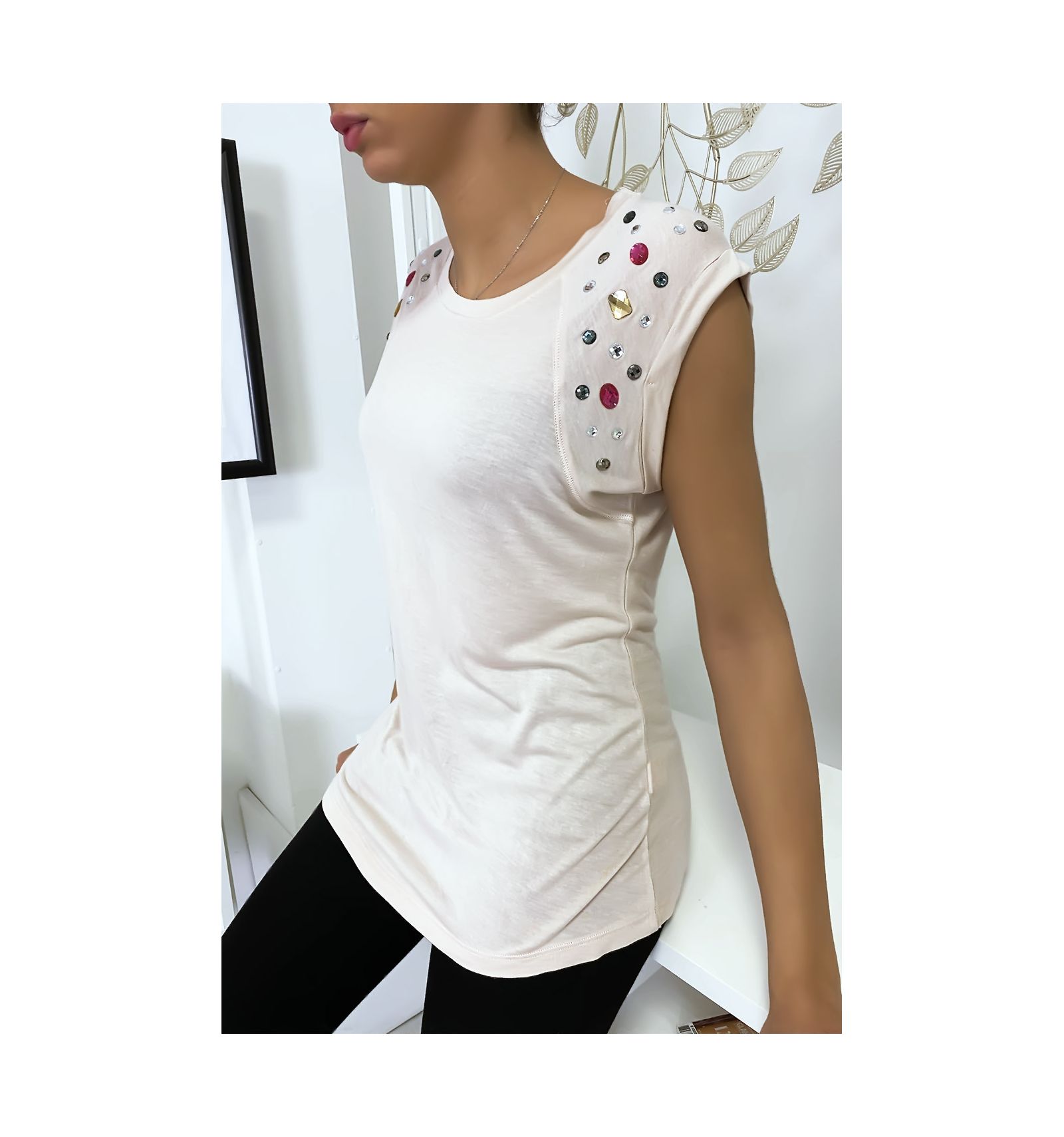 Tee shirt beige avec strass aux épaules Tee shirt beige avec strass aux épaules